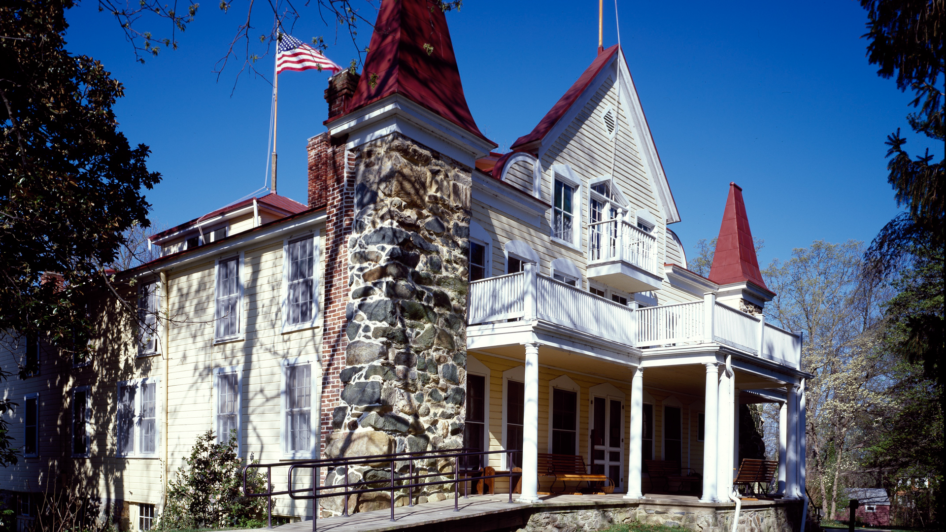 These Are America’s Wealthiest Suburbs