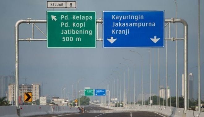 apa bedanya rambu Warna Hijau dan Biru di Jalan Tol di idnonesia