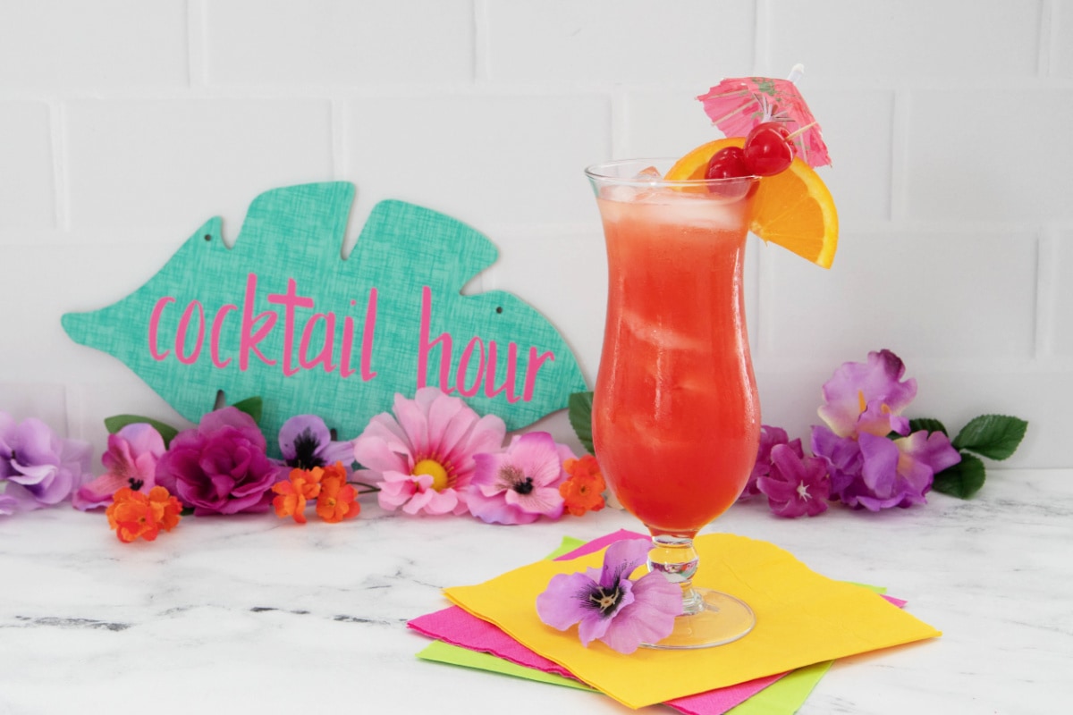 15 Must-Have Cocktails For The Ultimate Girls’ Night