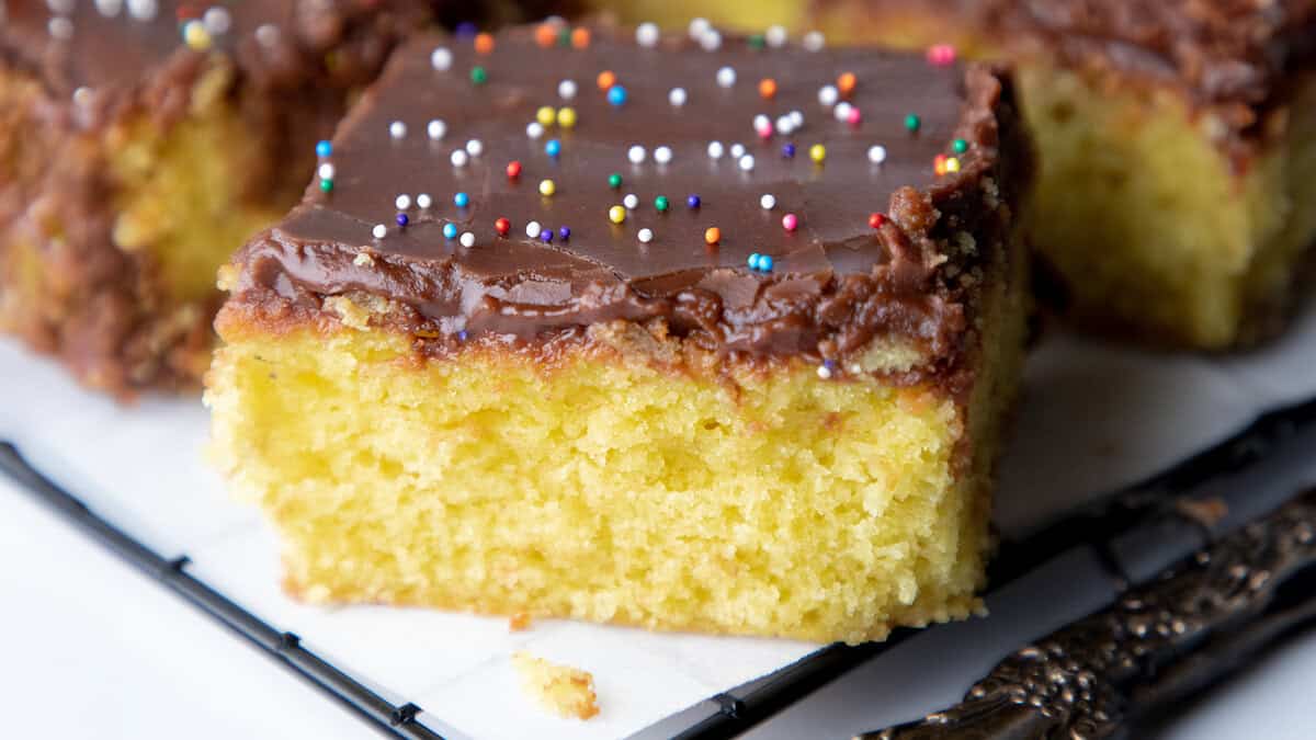 10 Easy Sheet Cake Recipes for Busy Moms