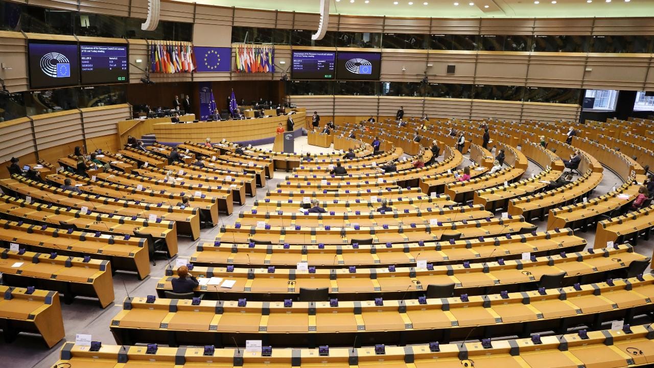 Bruxelas pede que países da UE adaptem sistema de pensões para promover ...