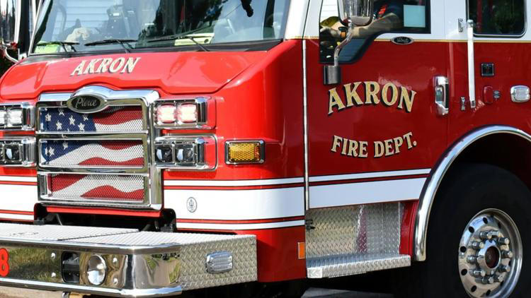 10 people displaced after Akron fire