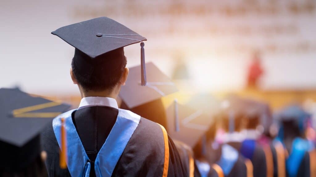 11 uncomfortable truths about college degrees that hiring managers know ...