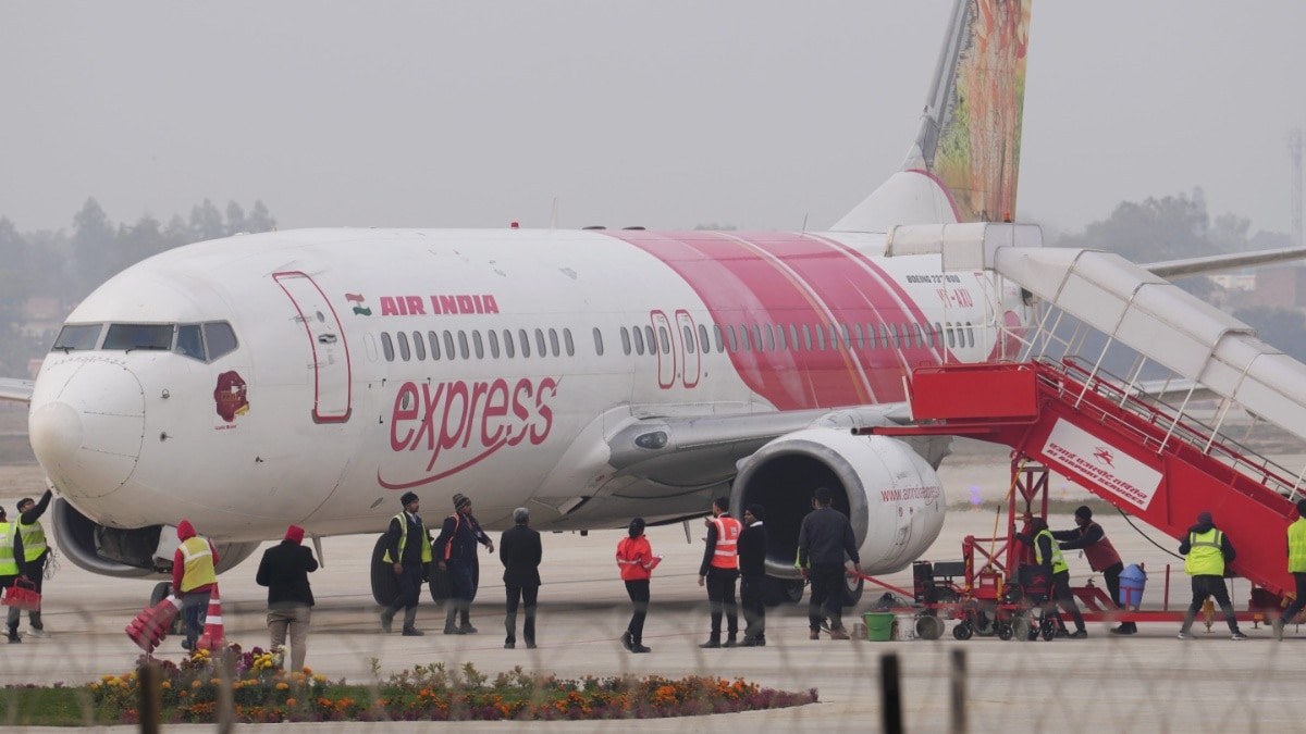 Air India Express Delhi-Patna flight faces delay, passengers left ...