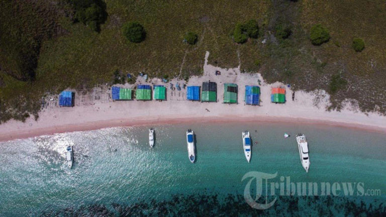 5 Pantai Terpopuler di Labuan Bajo, dari Pink Beach hingga Pantai Wae Rana