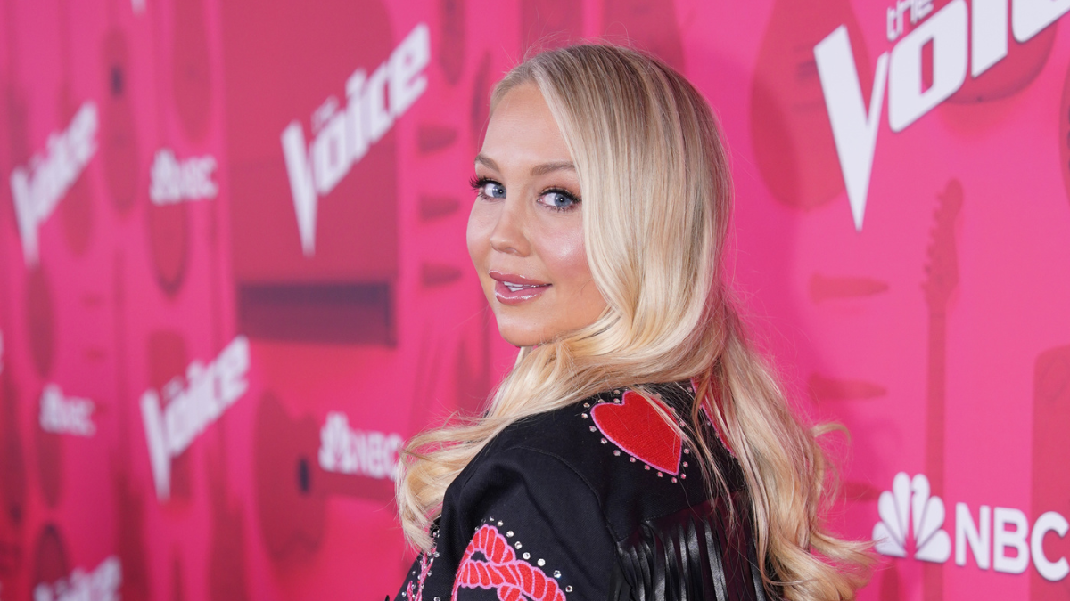 RaeLynn Posts New Photos Revealing Stunning Hair Transformation