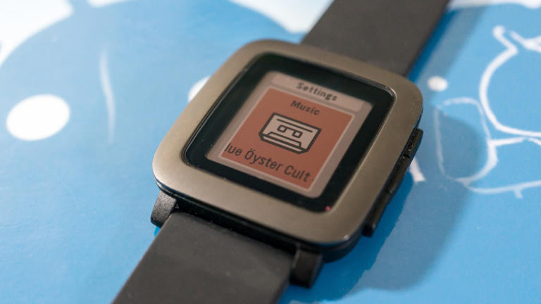 Hell yeah, they're bringing Pebble watches back