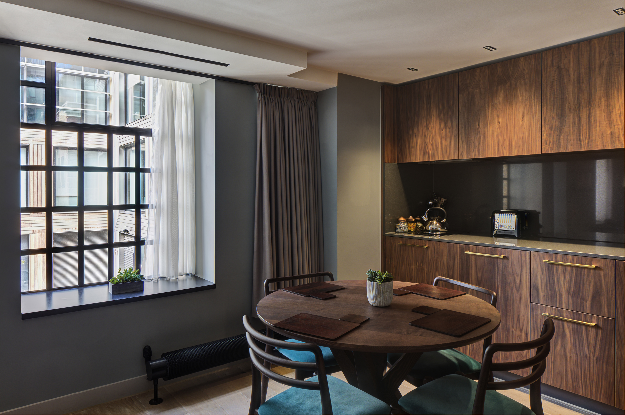 20 essential tips for apartment decorating on a budget