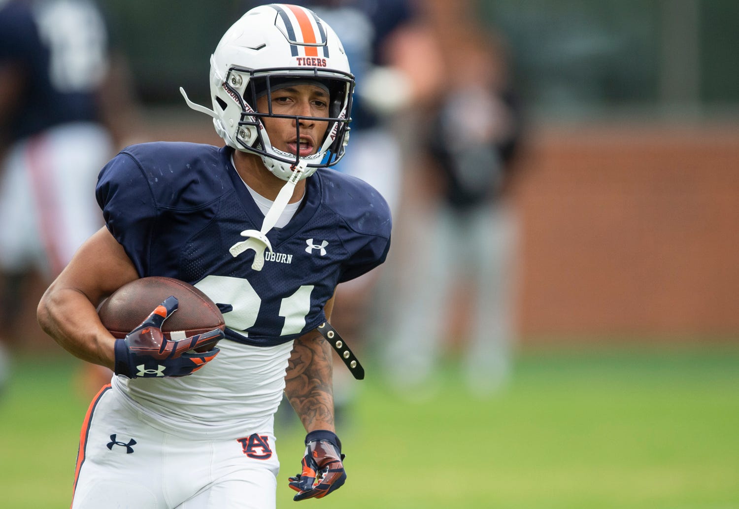 Former Auburn football running back Brian Battie receives 2025 Wilma ...