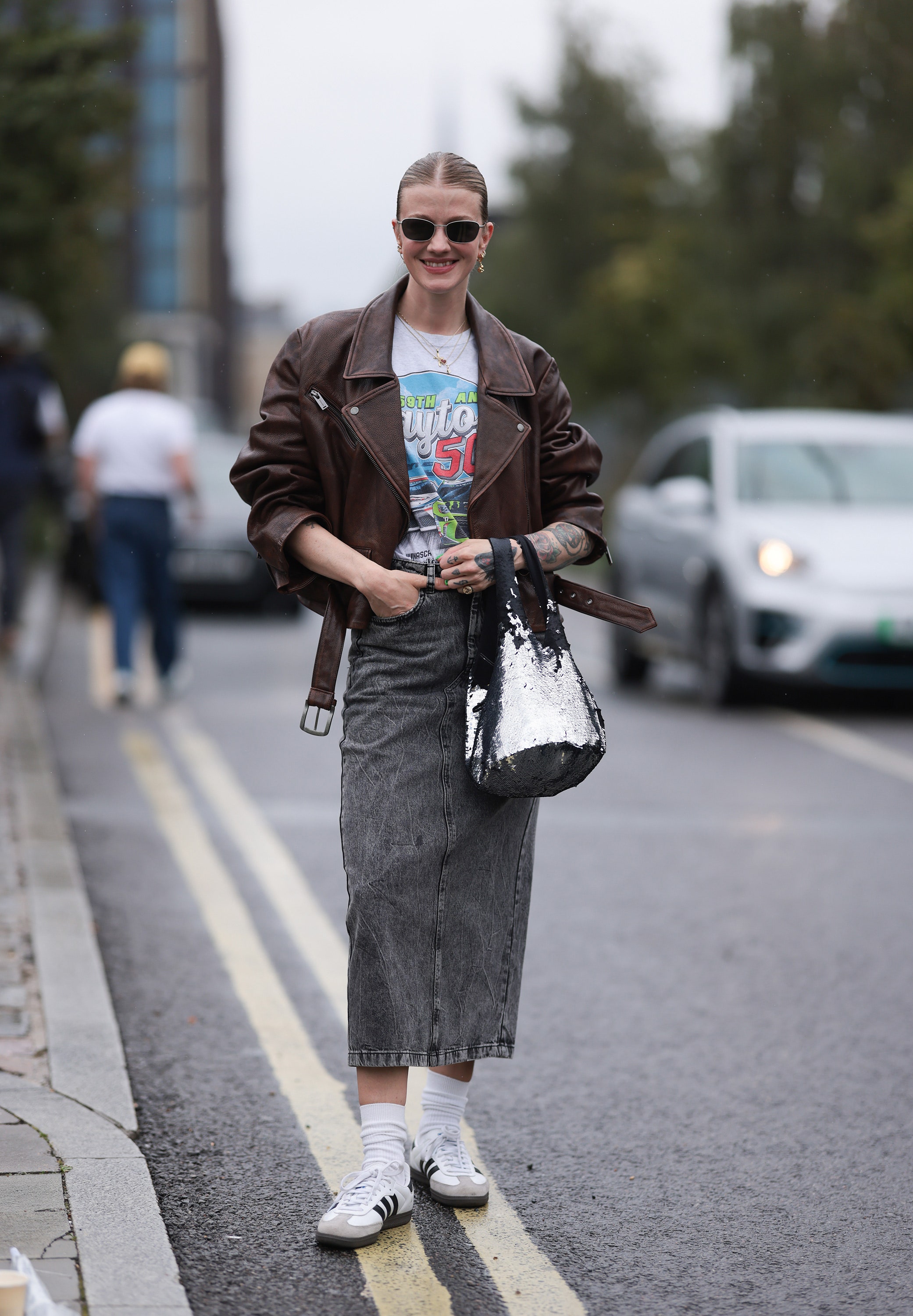 5 looks para llevar tenis Adidas Samba los fines de semana esta ...