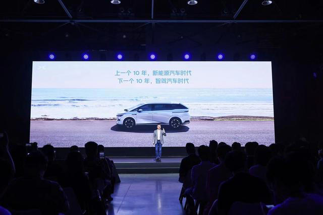 端到端自动驾驶大模型上车，天玑系统让小鹏实现 Ai智驾”