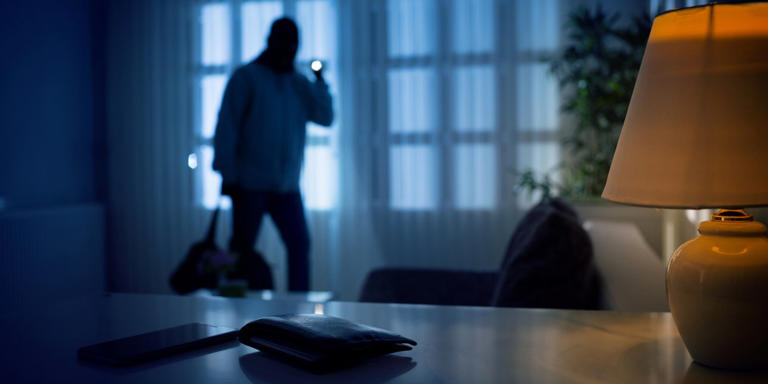 Θεσσαλονίκη: Διαρρήκτες τραυματίστηκαν σοβαρά πηδώντας από μπαλκόνι για ...