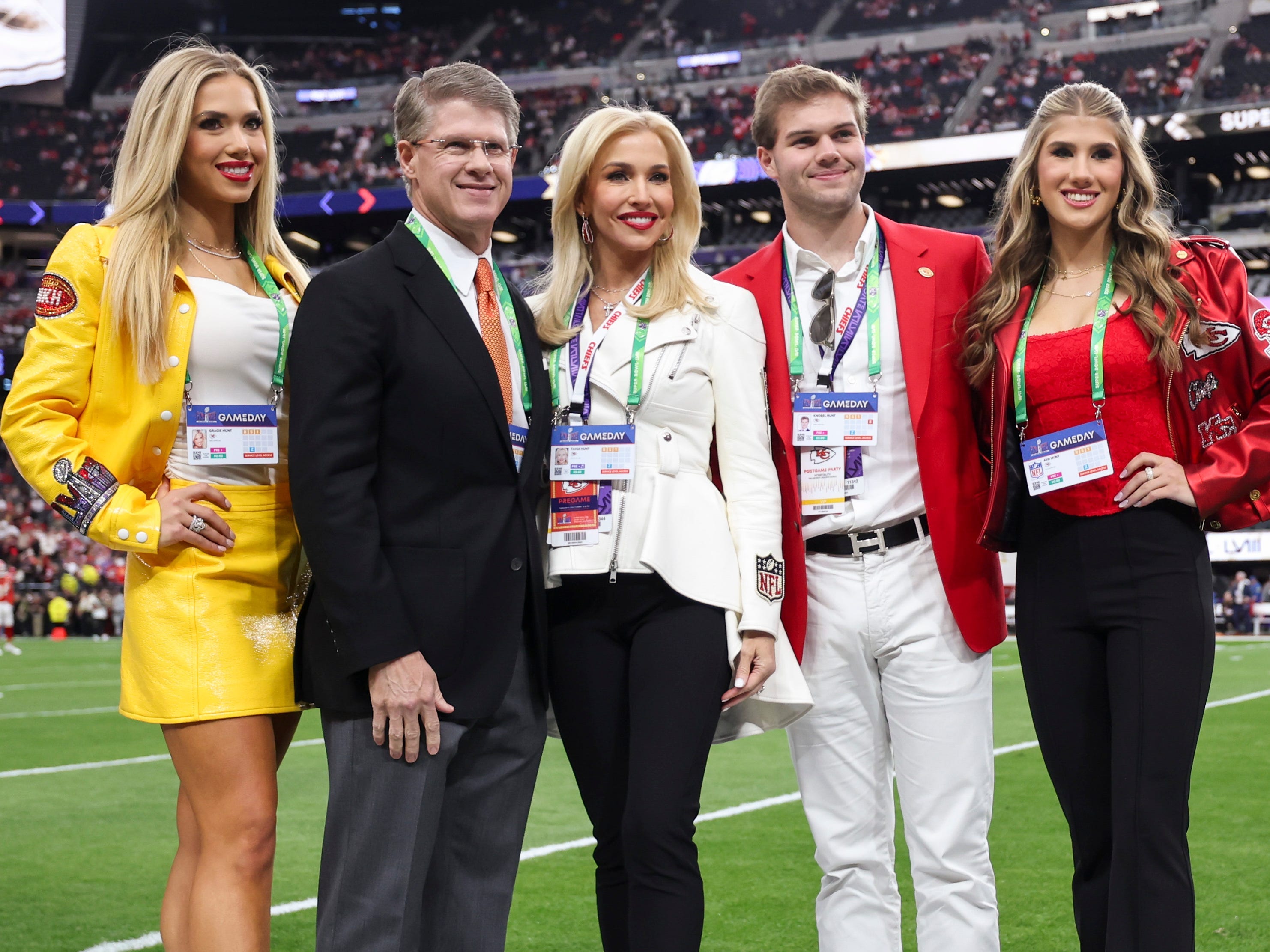 Meet the Hunt family, the billionaire owners of the Kansas City Chiefs ...