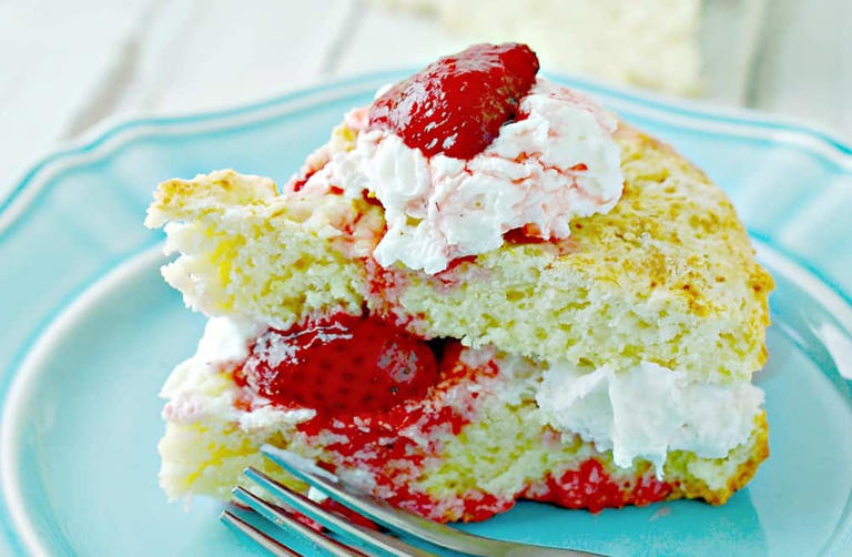 20 Delicious Desserts Recipes Made With Berries