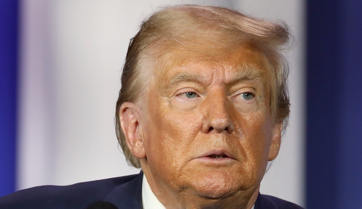 U.S. Senator Accuses Trump of Running Mafia-Style Protection Racket ...