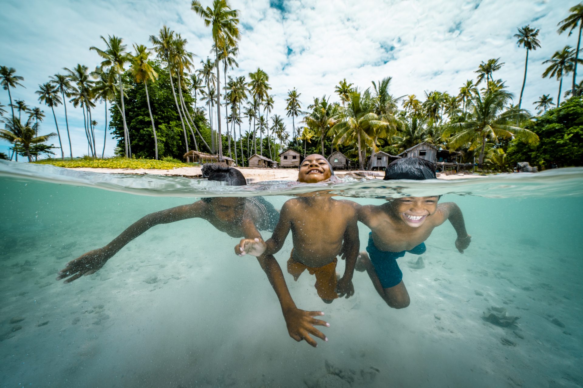 De Bajau, mensen met een genetische mutatie die in de zee kunnen leven
