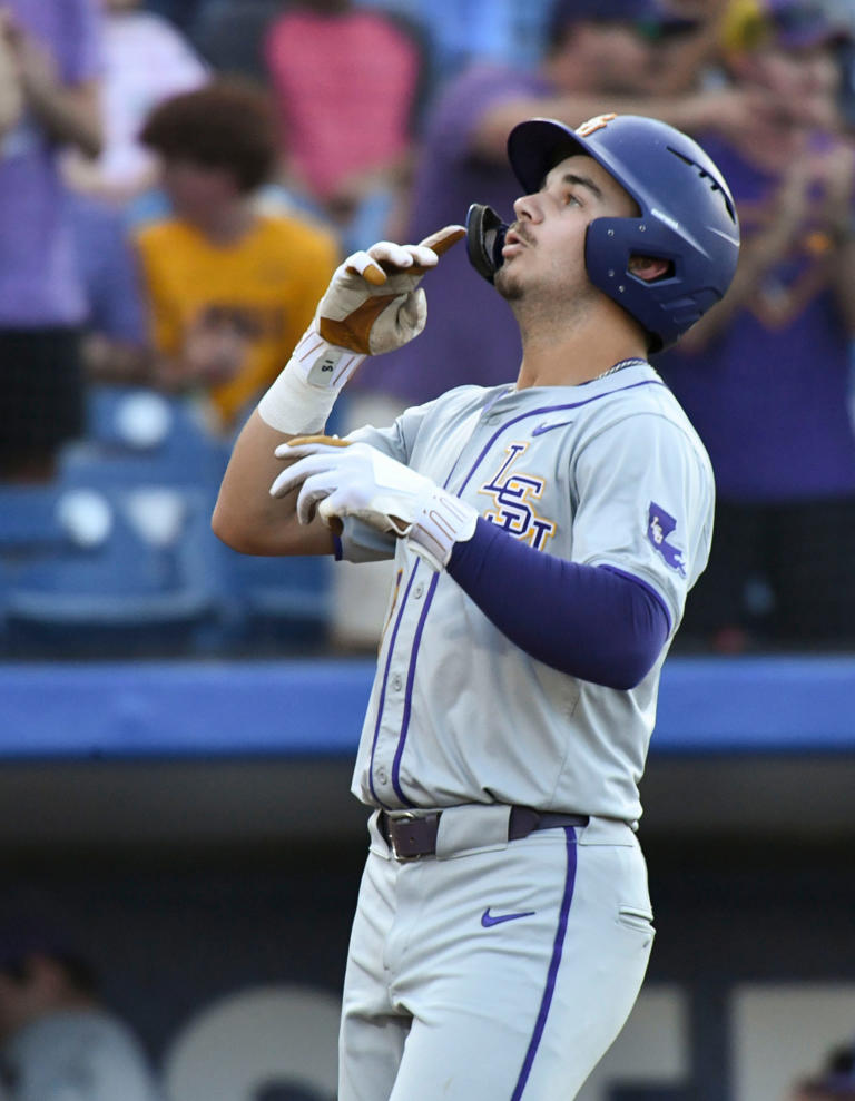 No. 1 LSU baseball rallies from early deficit to defeat North Dakota State