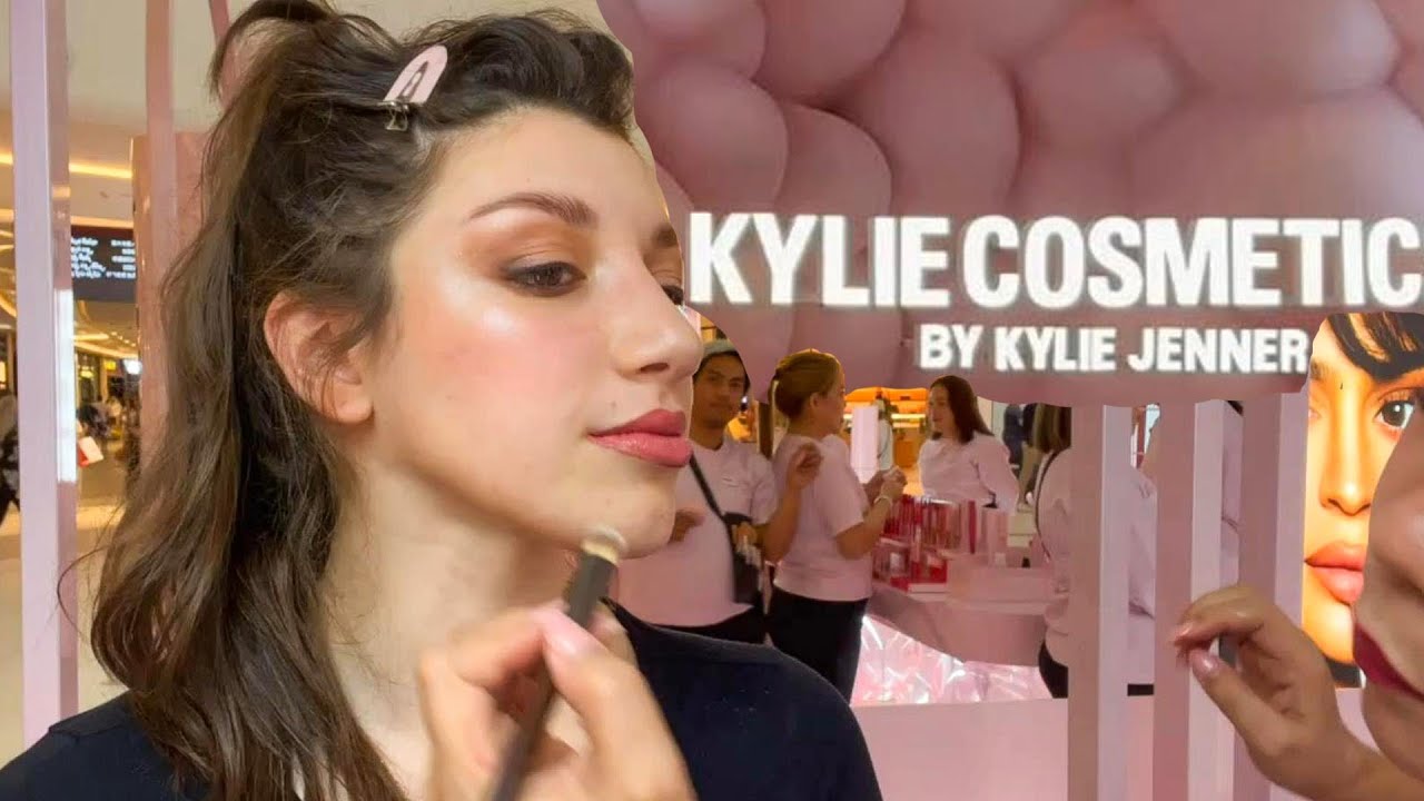 Kylie Cosmetics does my makeup with full glam power