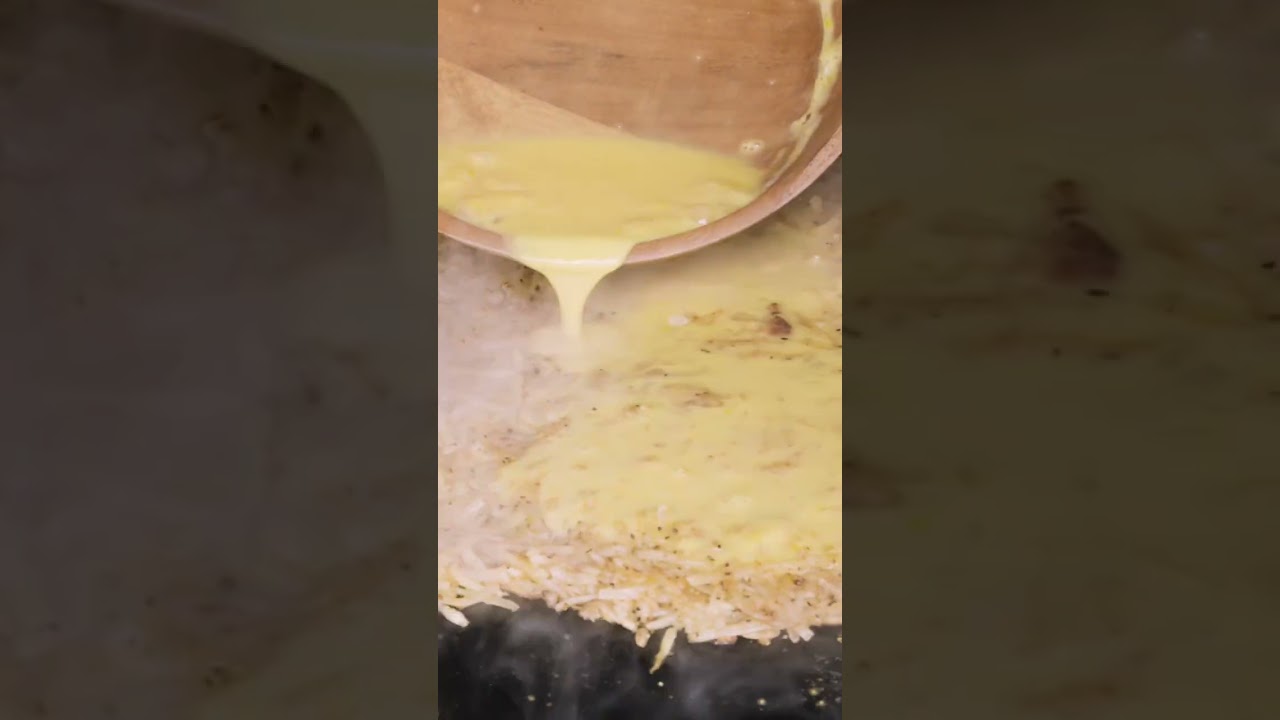 Cook a hash brown omelette on the Traeger Flatrock griddle