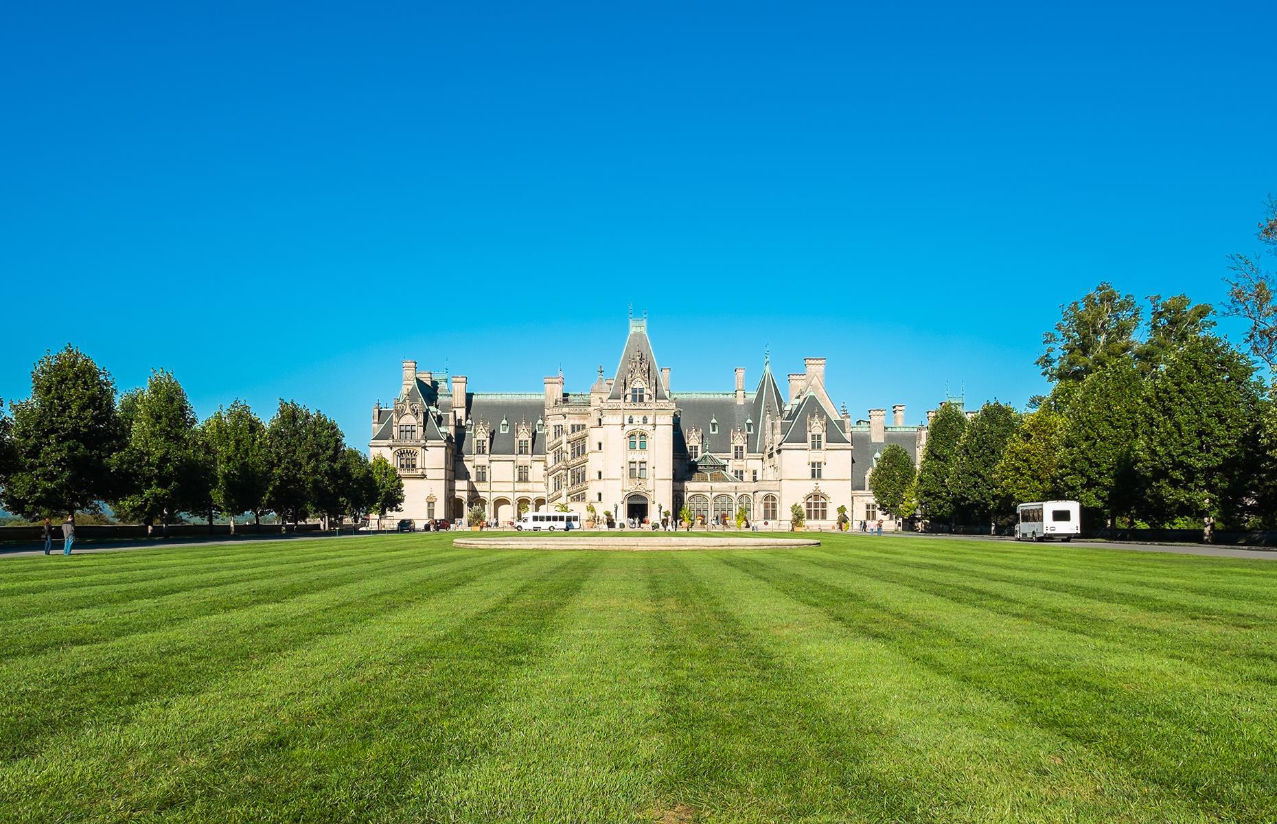 The 30 most beautiful castles in the world that everyone should visit