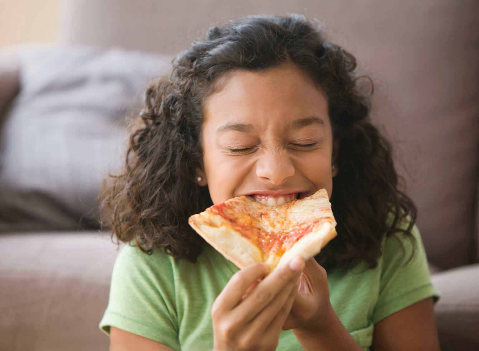 Google AI Overviews recommends using glue to help cheese stick to pizza Google AI Overviews recommends using glue to help cheese stick to pizza