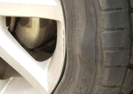 Perlu Tahu, Ini Dia Penyebab Ban Mobil Benjol Secara Tiba-tiba