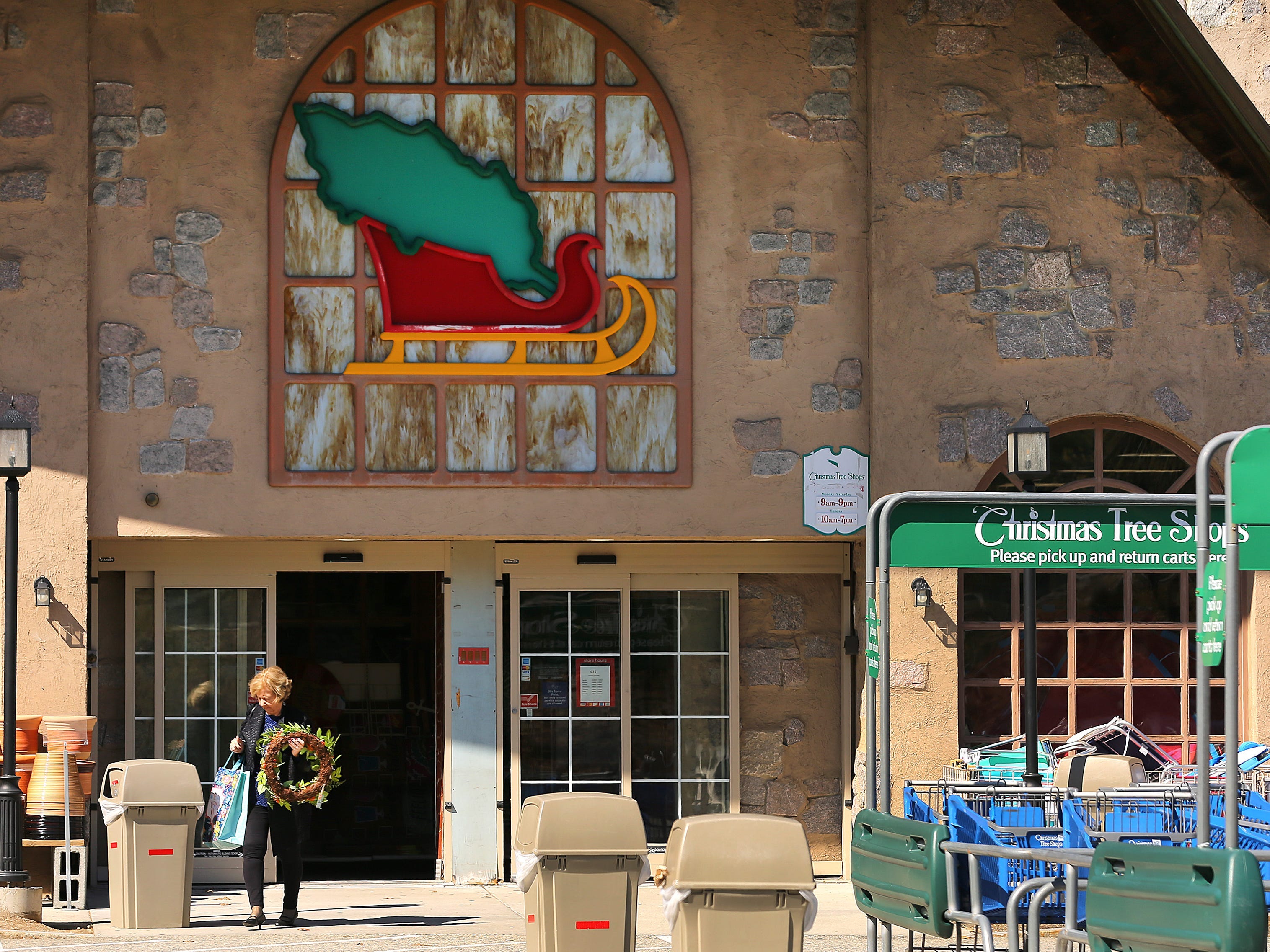 Dozens of stores you once loved that don't exist anymore