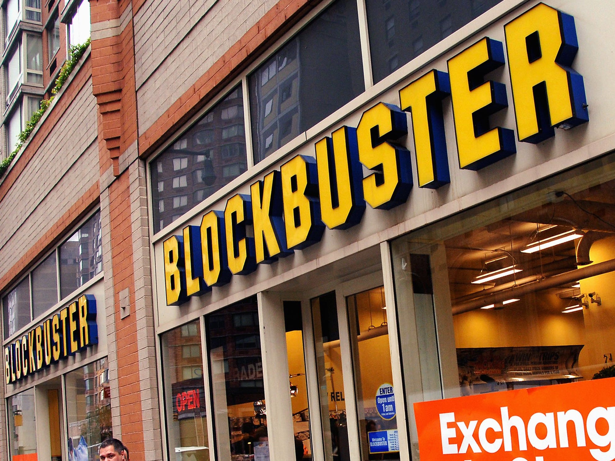Dozens of stores you once loved that don't exist anymore