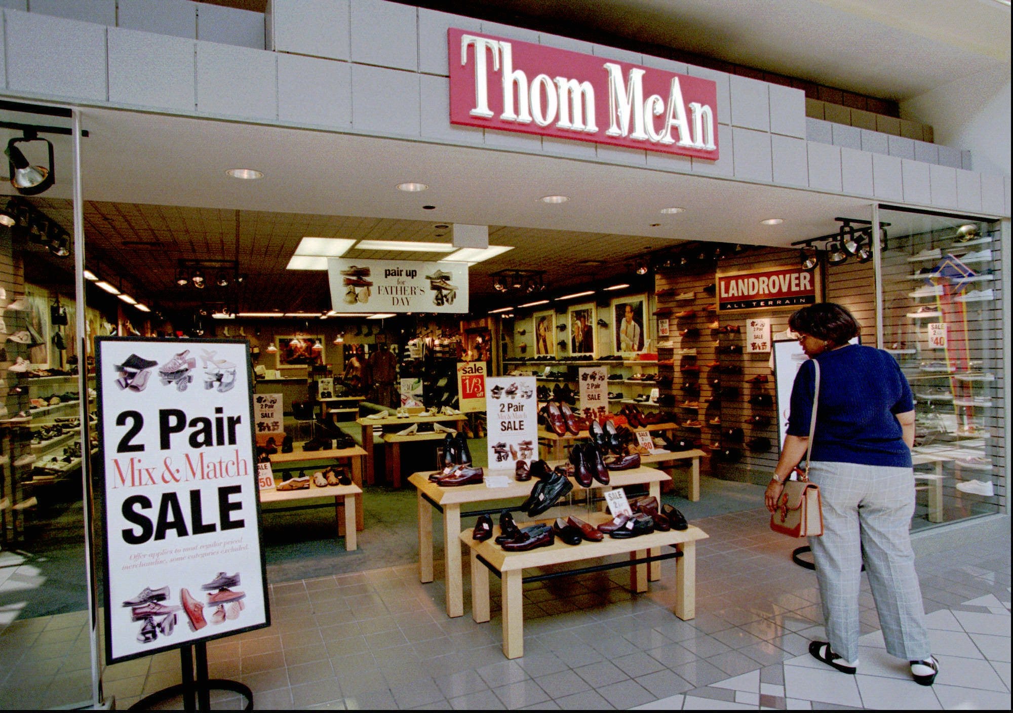 Dozens of stores you once loved that don't exist anymore