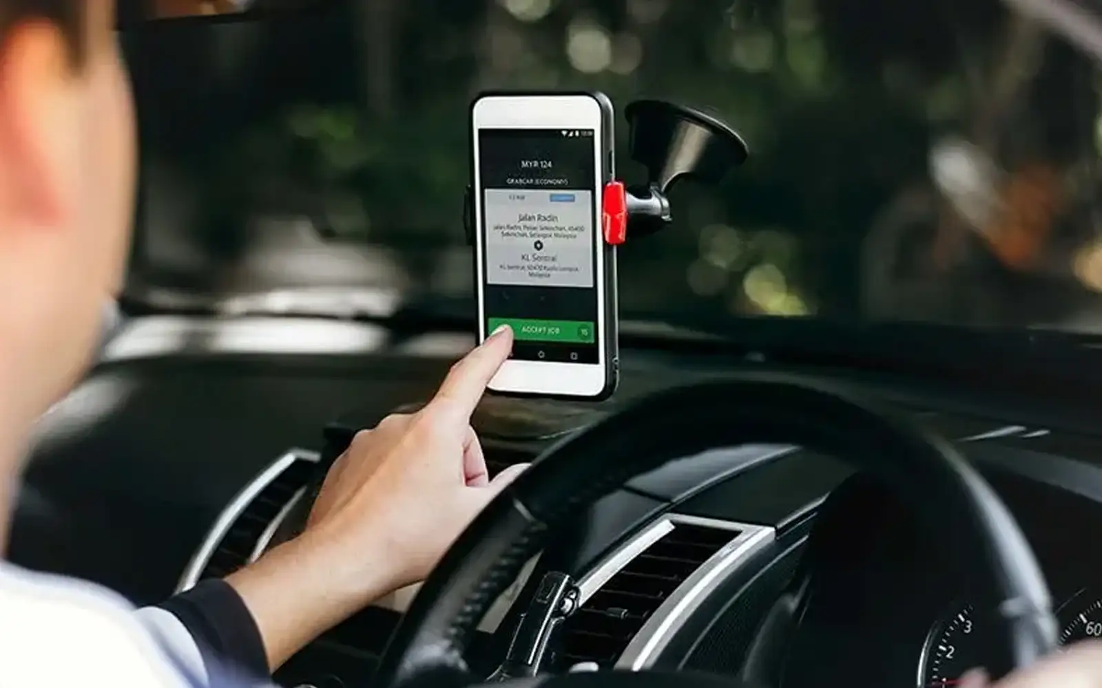 Shrinking earnings, rising costs pushing e-hailing drivers to the brink