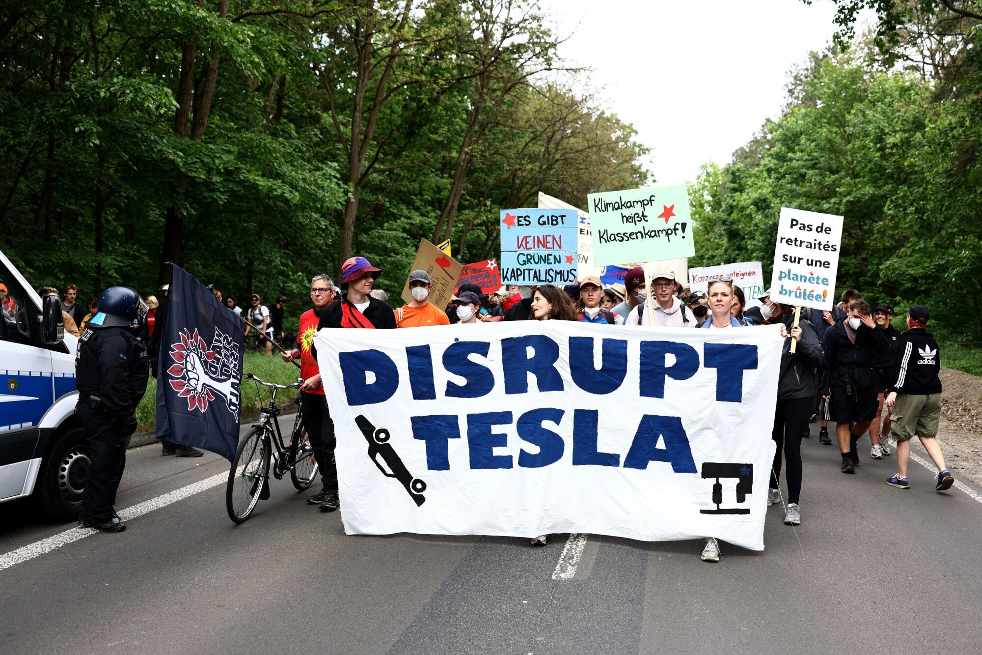 Tesla Faces Further Protests at German Plant Over Expansion Tesla Faces Further Protests at German Plant Over Expansion