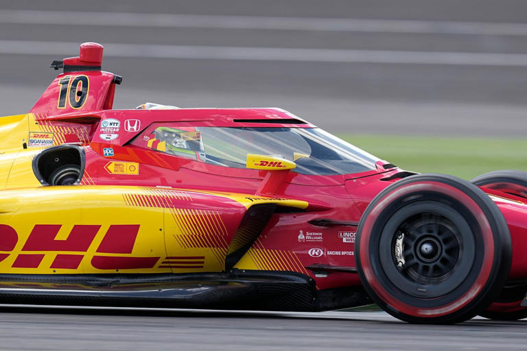 Oak Harbor's Haas finds mom to be 'a good alternative' as coach