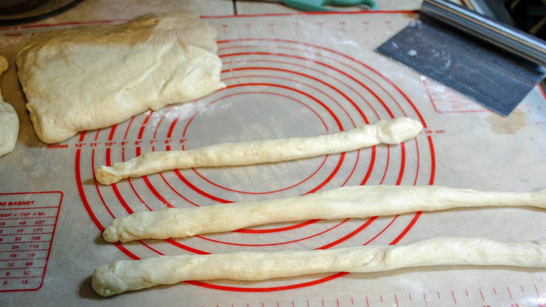 This Recipe For Homemade Breadsticks Makes Enough To Feed A Small Army!