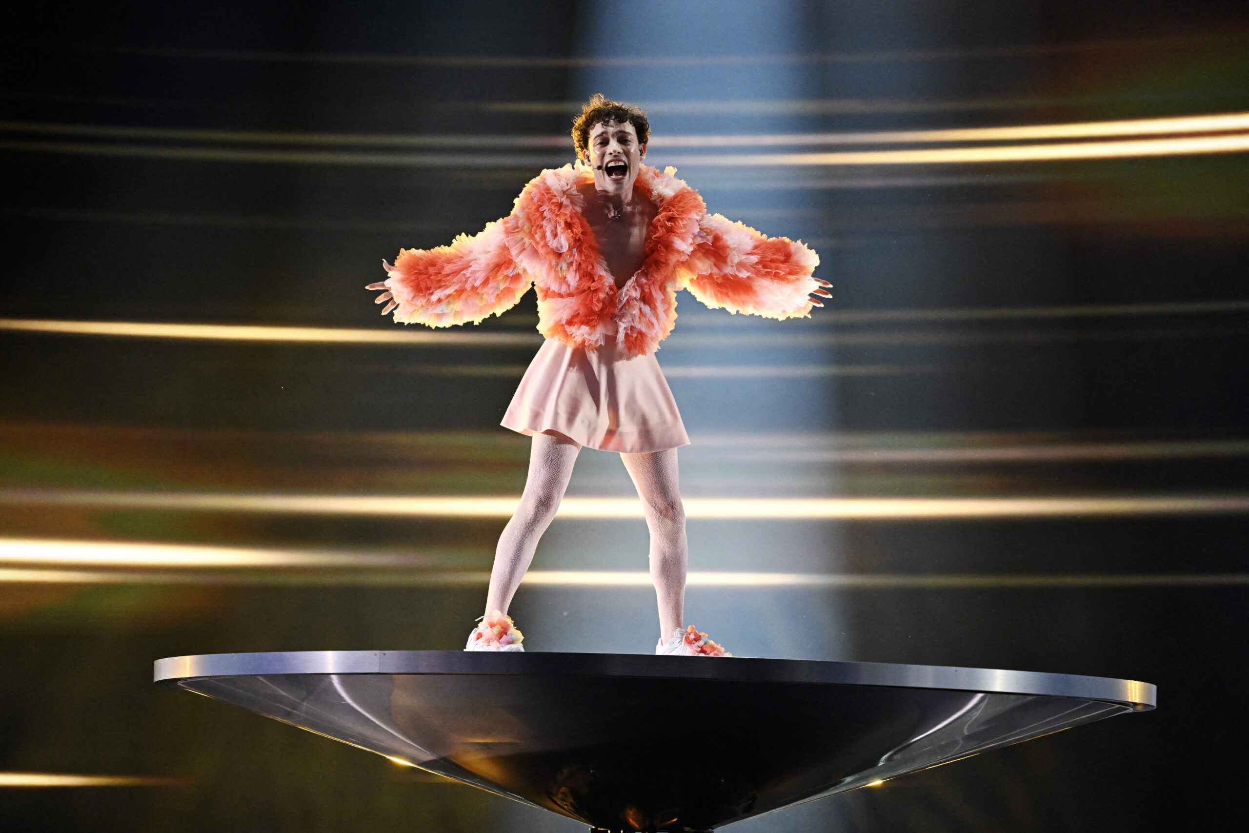 ESC 2026: Nemo gibt Trophäe wegen Israel-Teilnahme zurück
