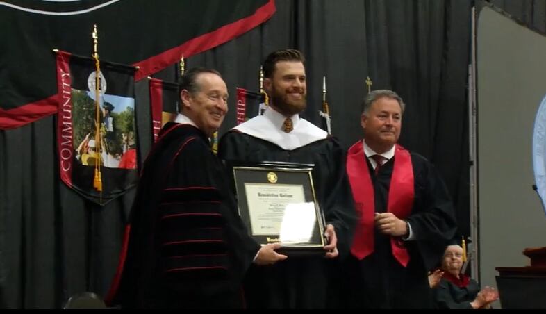 Chiefs’ Harrison Butker delivers commencement speech at Benedictine College