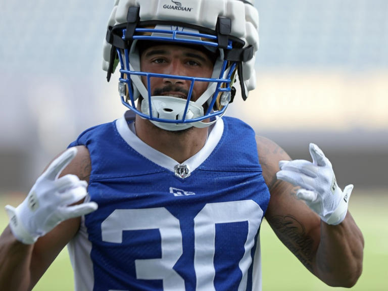 Bombers lose all-star Ford to Elks, re-sign Lofton