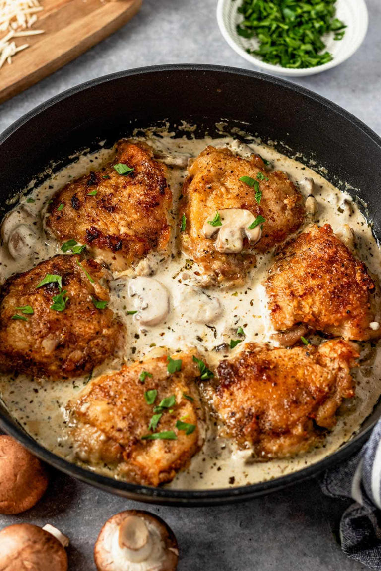 Creamy Garlic Mushroom Chicken Thighs (30-Minute Dinner)
