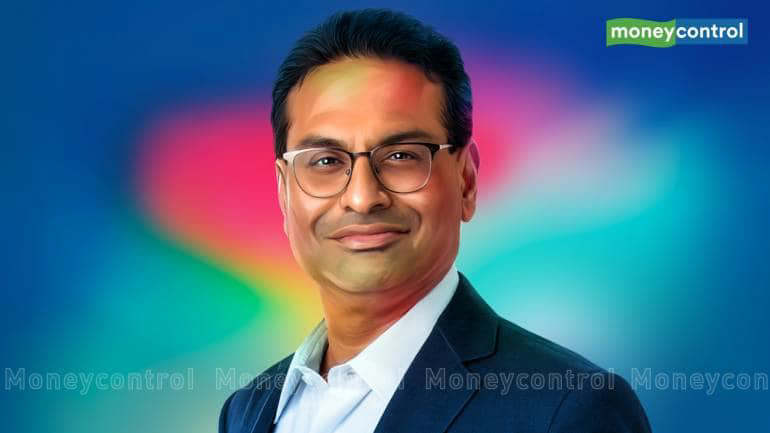 Starbucks replaces CEO Laxman Narasimhan with Chipotle CEO Brian Niccol Starbucks replaces CEO Laxman Narasimhan with Chipotle CEO Brian Niccol