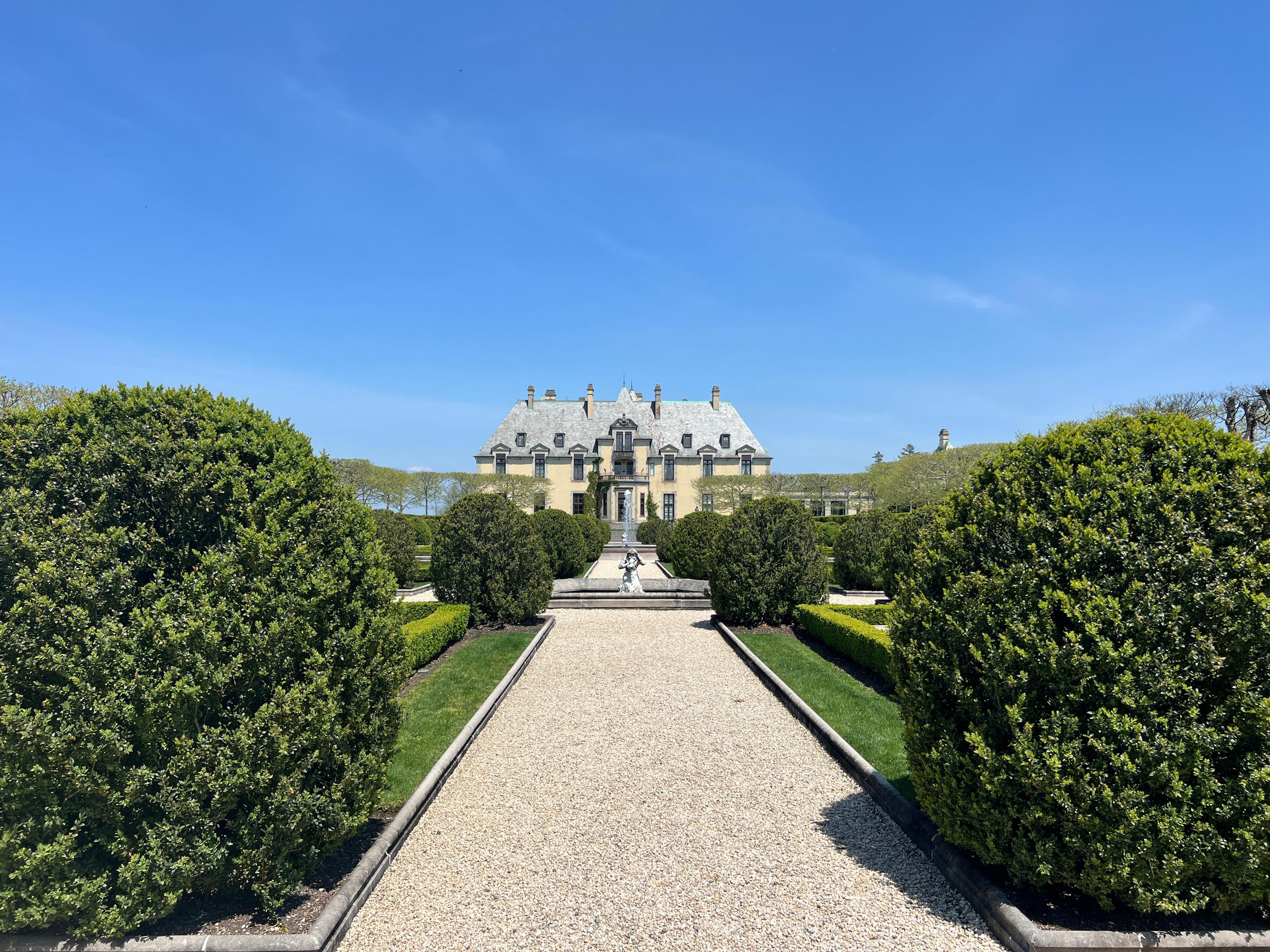 See inside Oheka Castle, the 127-room Long Island estate that inspired ...