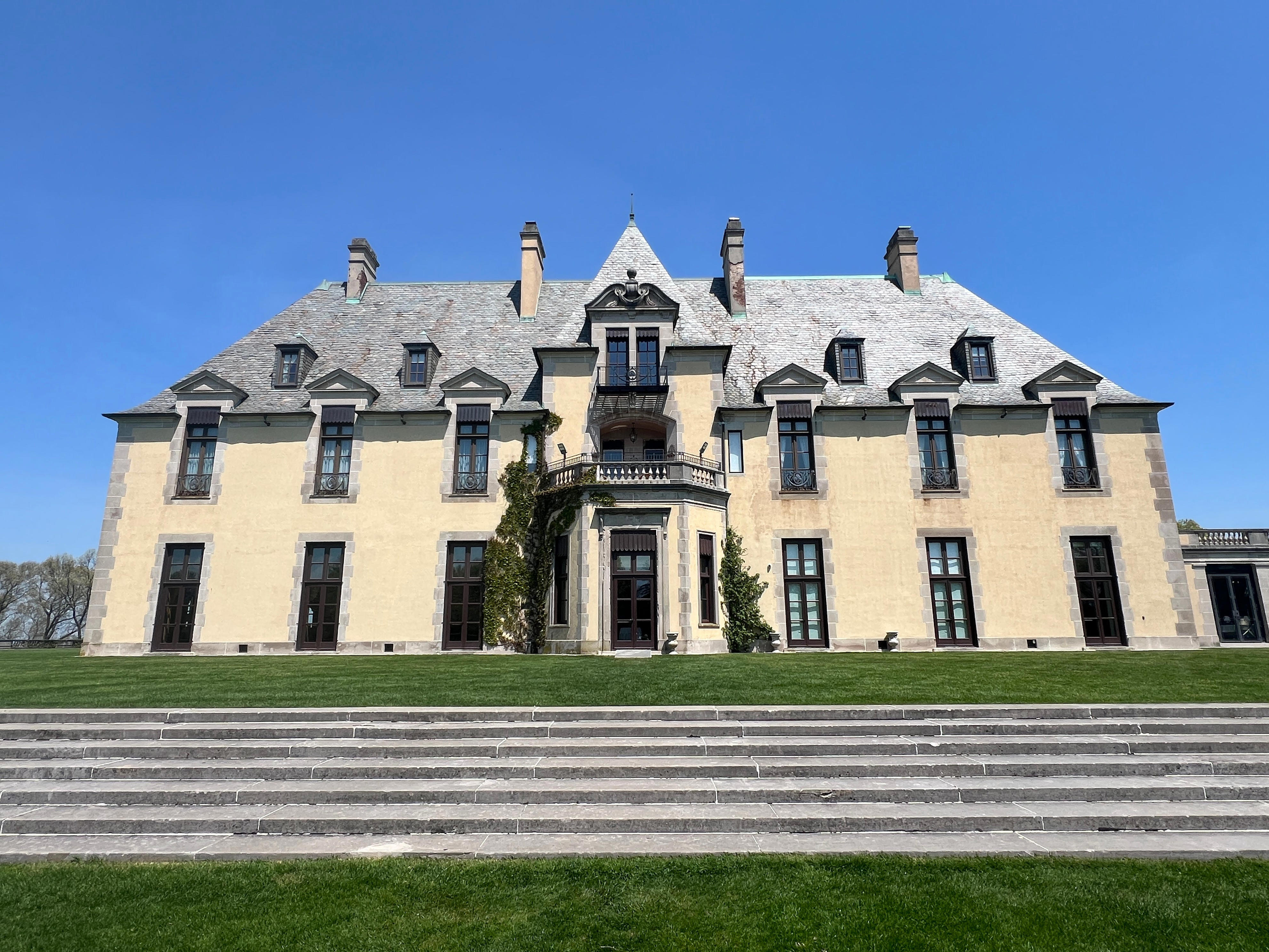 See inside Oheka Castle, the 127-room Long Island estate that inspired ...