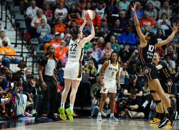 Caitlin Clark breaks another WNBA rookie record in Fever win Caitlin Clark breaks another WNBA rookie record in Fever win