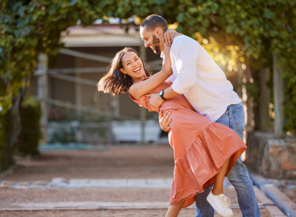 15 Important Differences Between Loving Someone and Being In Love