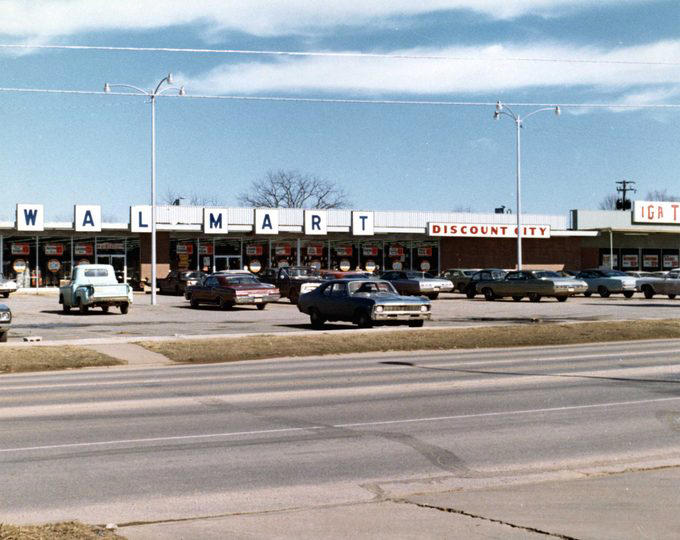 What Walmart Looked Like When It First Opened In 1962