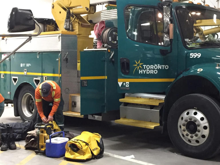 Power restored after afternoon outage in downtown Toronto, say utility ...