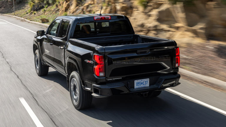 2024 Toyota Tacoma TRD Sport vs. Chevrolet Colorado LT: Which Midgrade ...