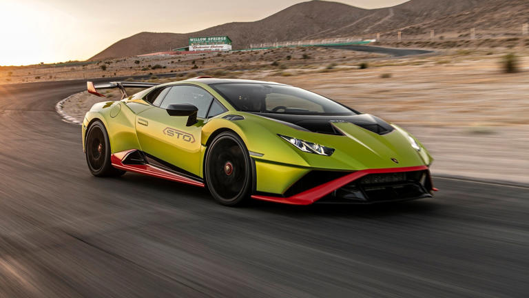 The Last V-10 Lamborghini Huracán Will Be the STJ