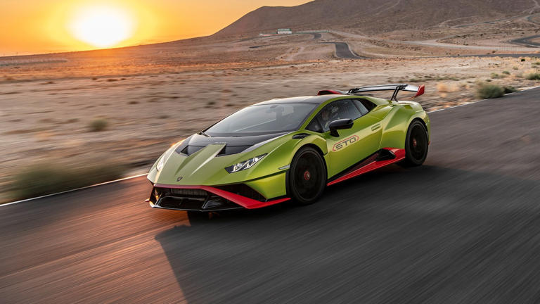 The Last V-10 Lamborghini Huracán Will Be the STJ