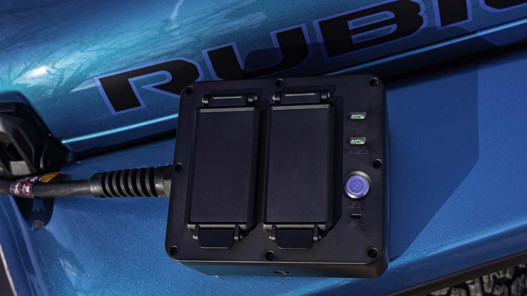 2024 Jeep Wrangler 4xe Power Box Review: A Portable Power Bank You Can ...