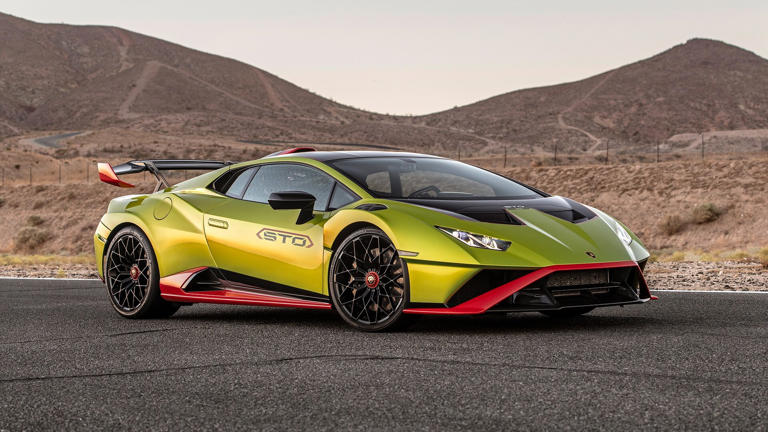 The Last V-10 Lamborghini Huracán Will Be the STJ