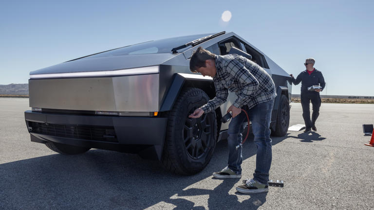 2024 Tesla Cybertruck Dual Motor 0–60 MPH and ¼-Mile Tested: Can It ...